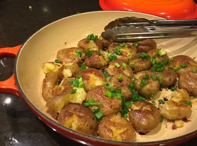 Pan-fried Baby Potatoes 香煎小土豆xiāng jiān xiǎo tǔ dòu