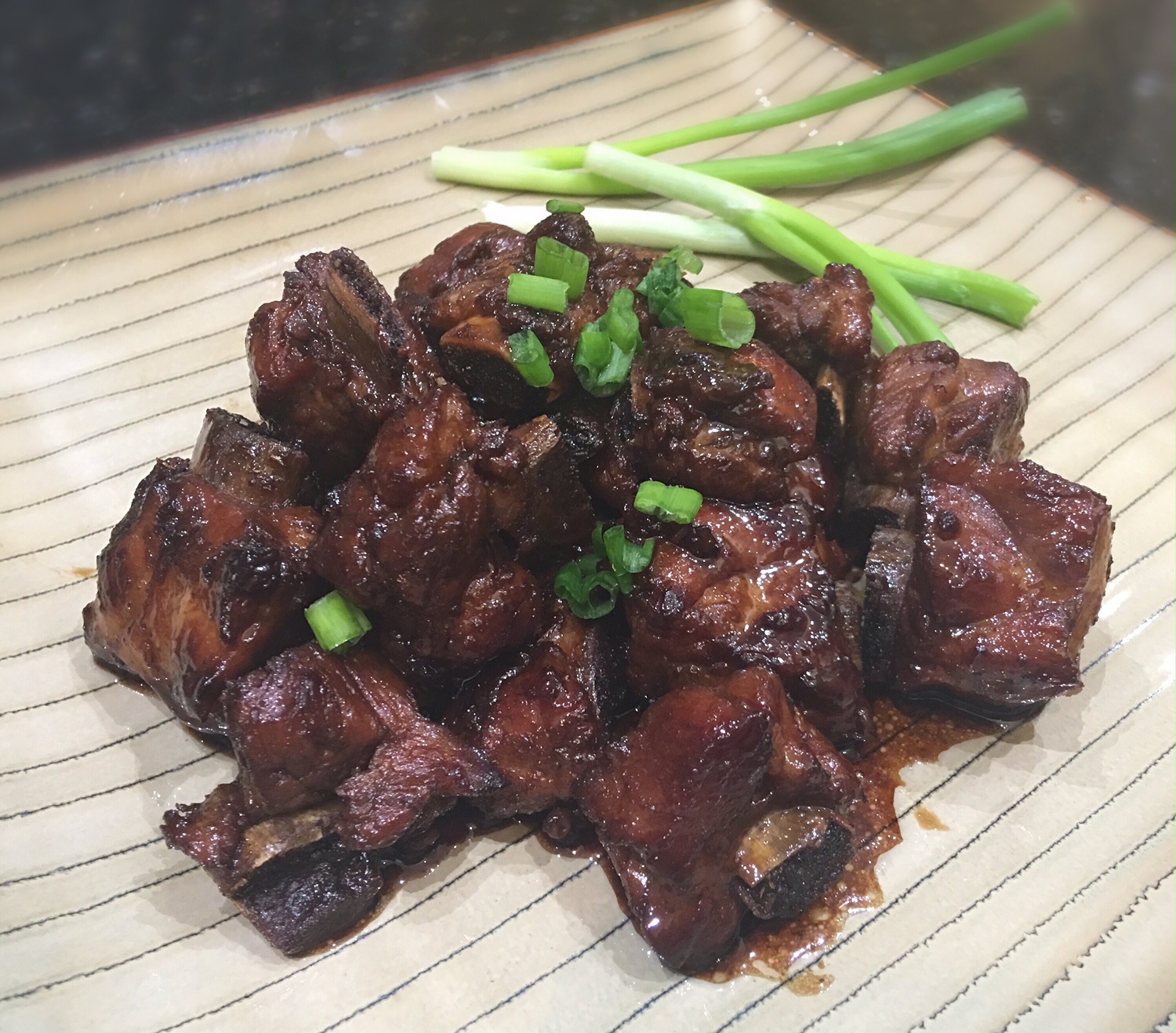 Sweet and Sour Ribs糖醋小排táng cù xiǎo pái