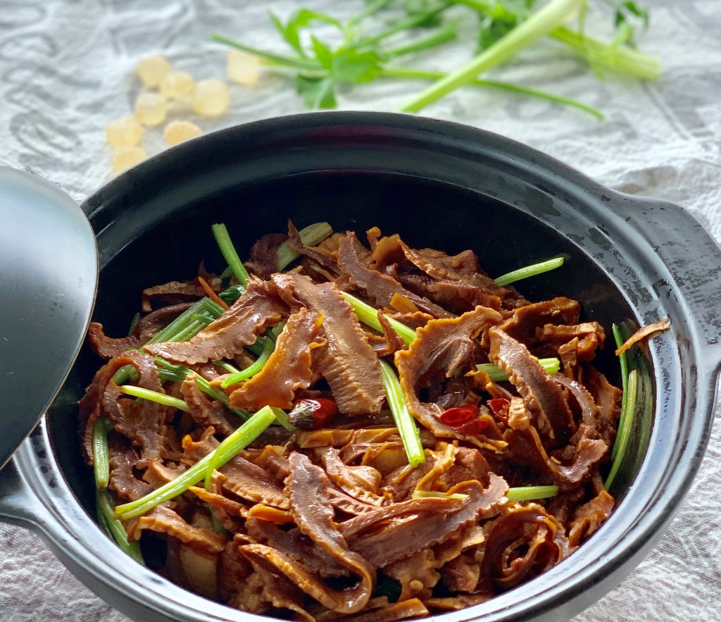 Red-braised Dried Bamboo Shoots笋干烧肉sǔn gàn shāo ròu